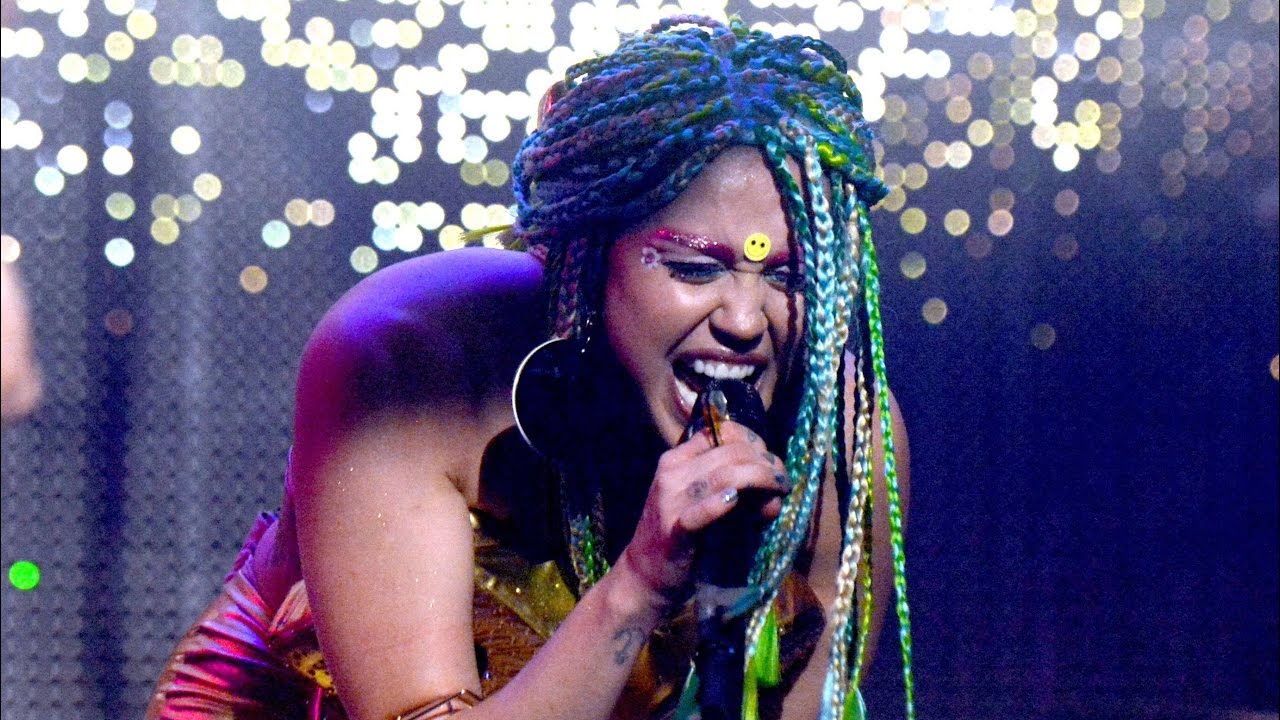 Miley Cyrus - Dooo It! Live The Milky Milky Milk Tour Chicago - YouTube