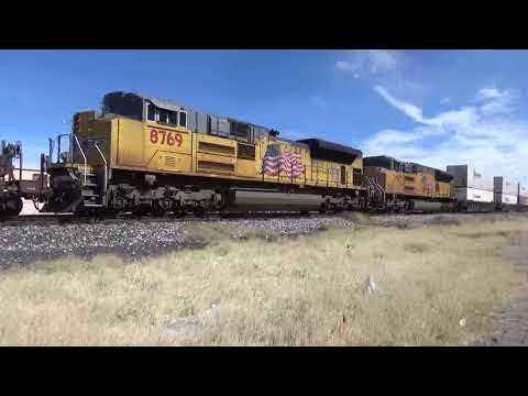 UP SD70ACe 8552 Leads A Manifest With A Cool K5LLA Horn And Crew In El Paso TX 2-25-24 - YouTube