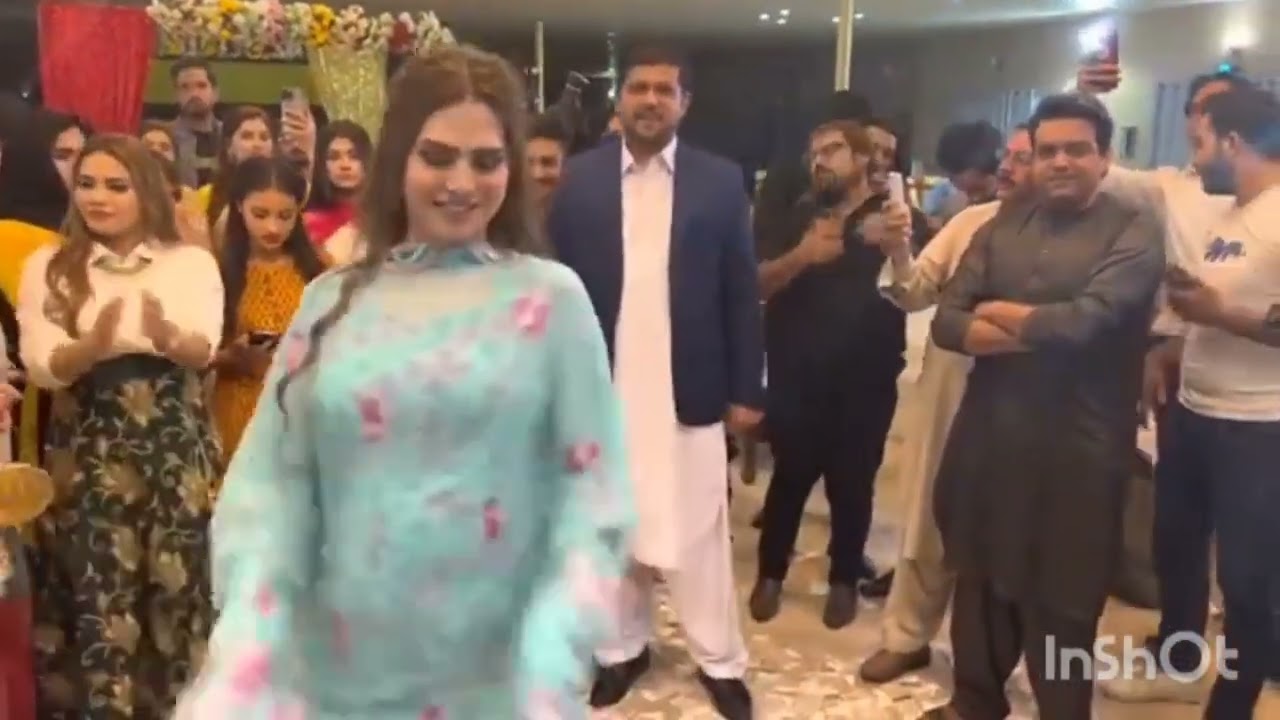 kitni makhmor hain tnhari aAkhein ( Saqlain musakhelvi) Zoi hashmi ...