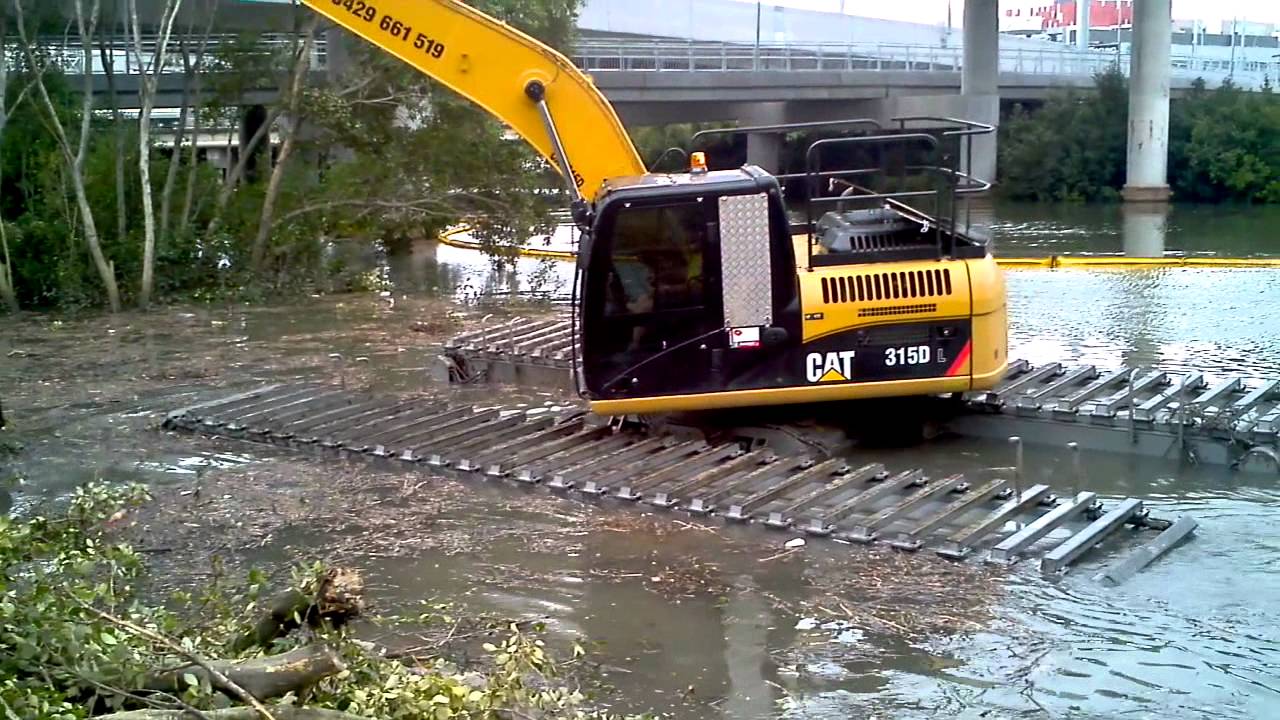 Amphibious 315 cat - YouTube