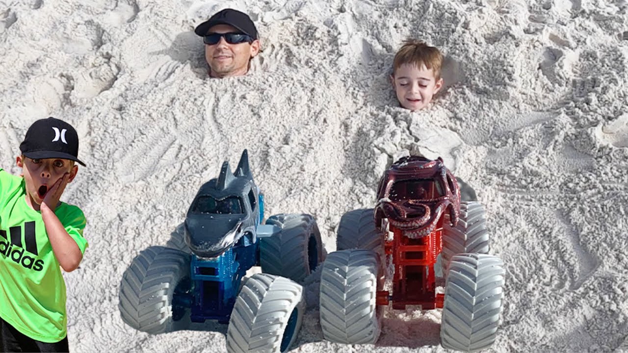 Monster Truck Monster Jam Toys Play in sand w/ Grave Digger, Megalodon ...