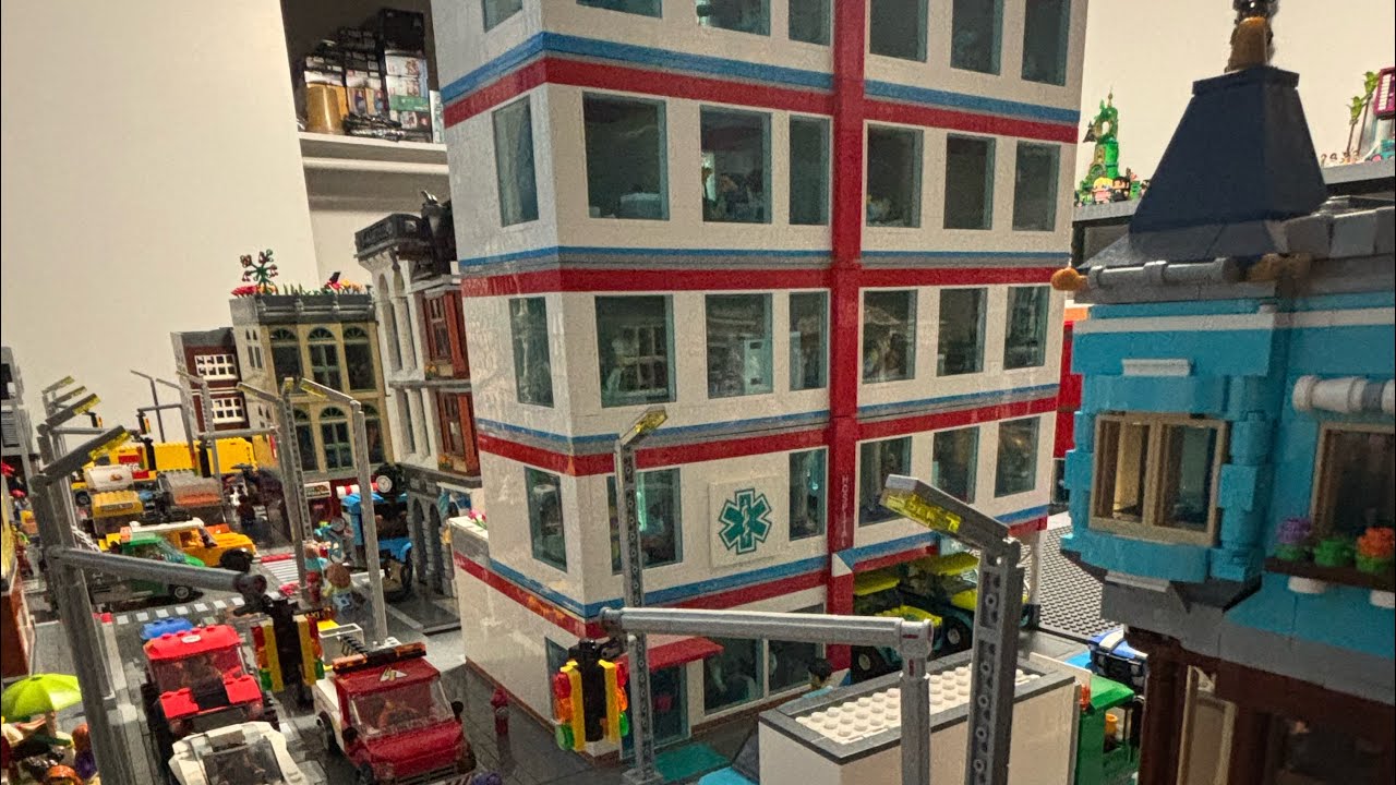 Lego City Hospital Modular Building MOC - YouTube