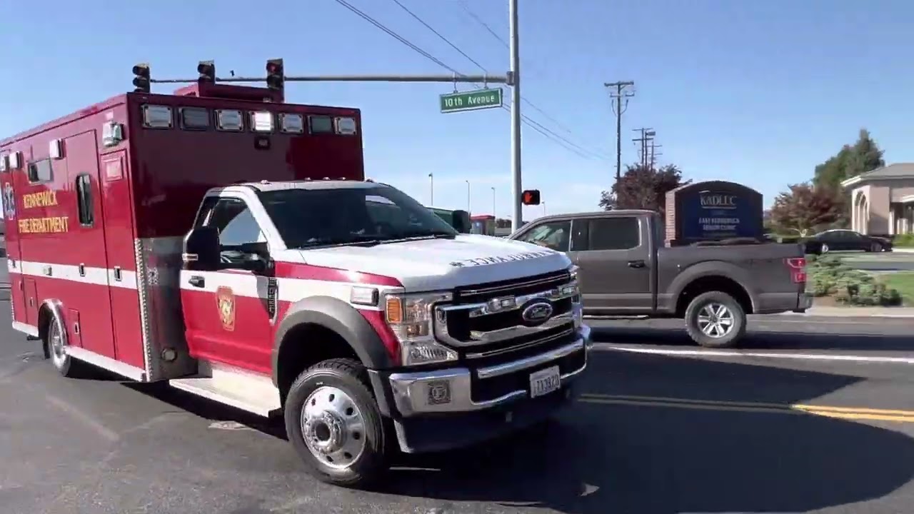 Kennewick M1821 & E1811 Responding - YouTube