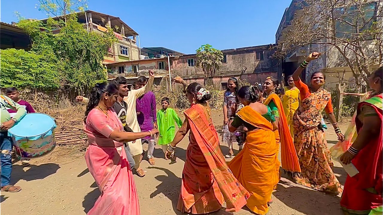 खुपछान वाटते जेव्हा ही | गाणी आम्ही ऐकतो आणि त्या वर धमाल डान्स करतो ...