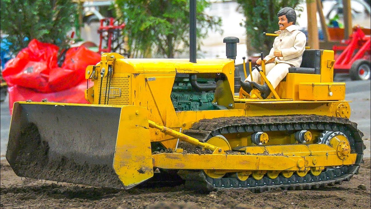 RC MODEL CAT CATERPILLAR CLASSIC DOZER D-H8 IN ACTION!! * RC OLDTIMER ...