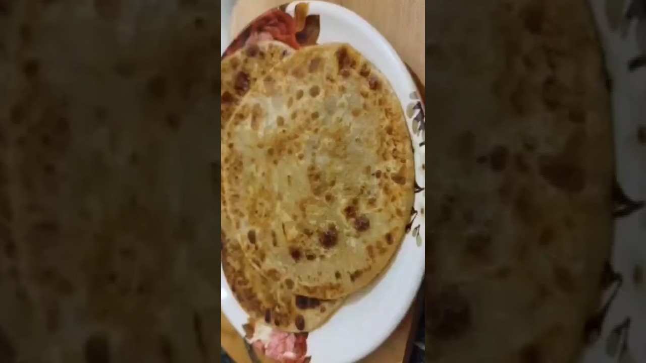 Aloo ke parathe|Dhaba style stuffed potato Paratha #shortsvideo - YouTube