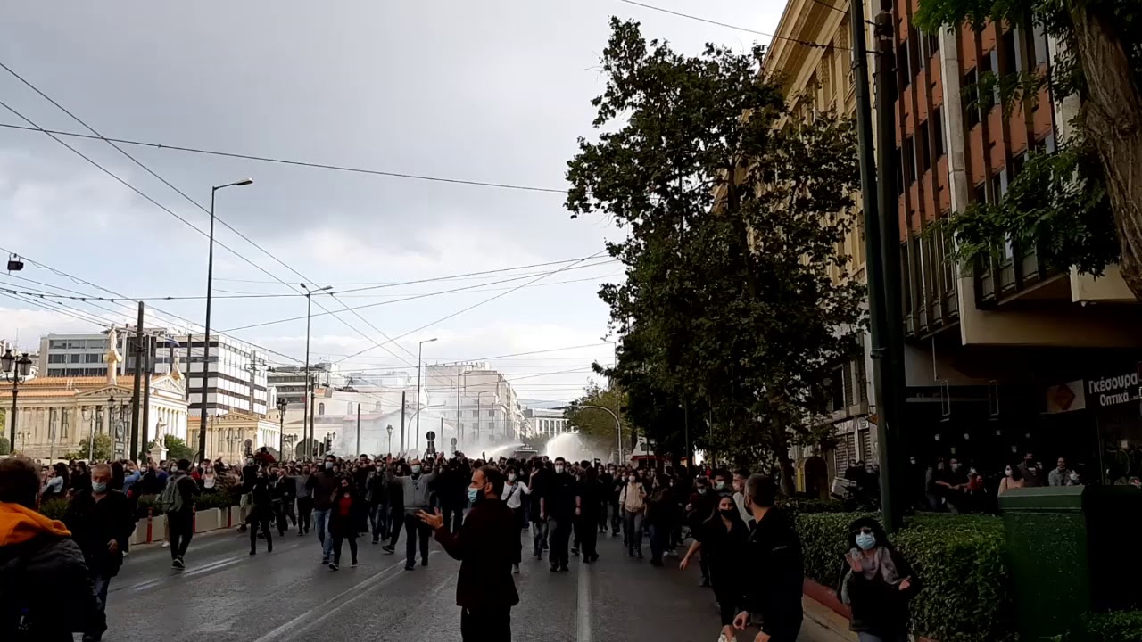 ΕΠΙΘΕΣΗ ΤΩΝ ΜΑΤ ΣΤΗ ΣΥΓΚΕΝΤΡΩΣΗ ΤΟΥ ΚΚΕ - YouTube