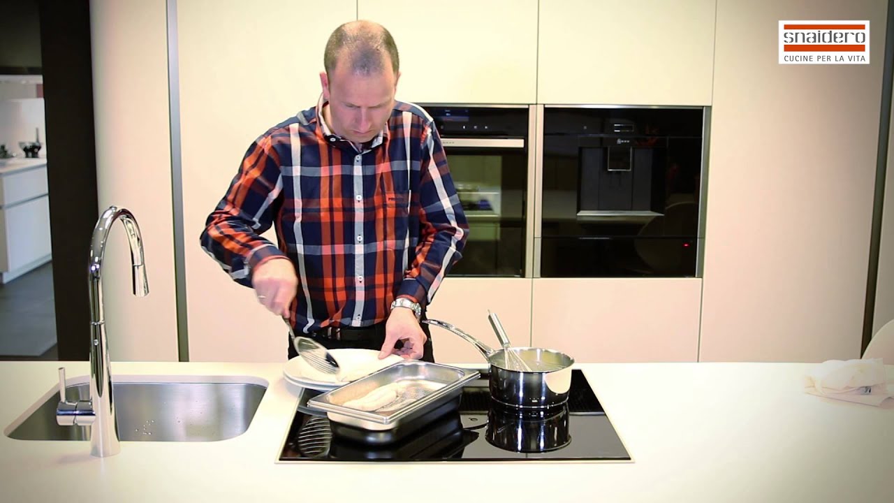 Tong in de Neff FullSteam combi oven-/stoomoven - YouTube
