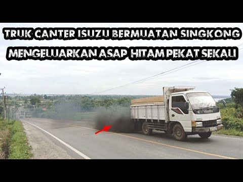 Luar Biasa Asapnya   !!  Truk Canter Isuzu Bermuatan Singkong Mengeluarkan Asap Hitam Pekat Sekali