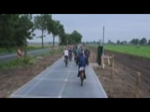 Road to the future: Dutch province unveils solar bicycle path - YouTube