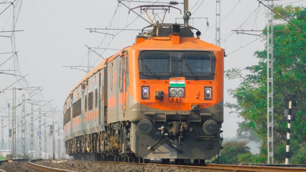 Malda Town-SMVT Bengaluru Amrit Bharat Express With Push Pull Howrah ...
