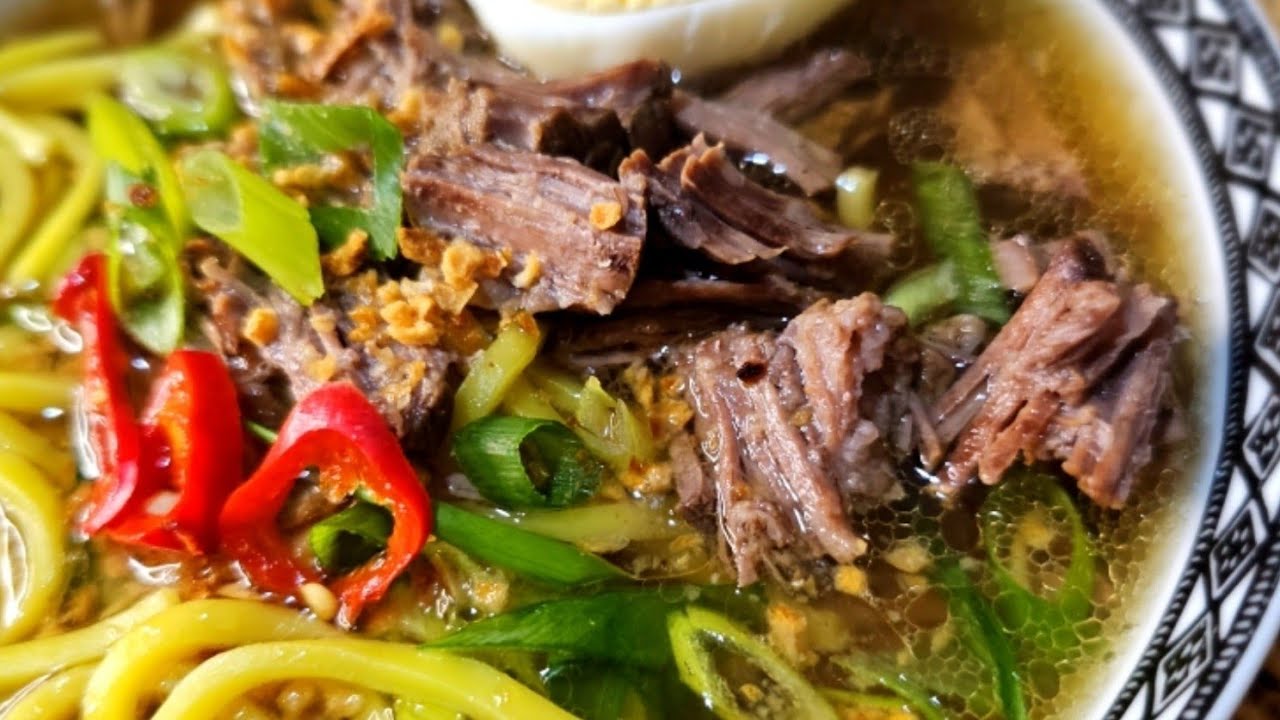 Beef Pares Mami Noodle Soup - YouTube