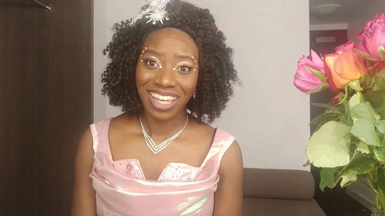 Day 6 #ShareAStory Christmas 2021: Carole Stennett (Snow White and Rose ...