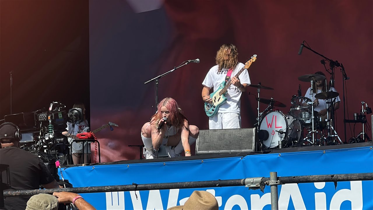 250627 Wet Leg - catch these fists | Live at Glastonbury - YouTube