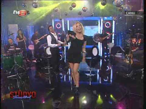 Burcu Güneş | Gözlerinde Bıraktım (Canlı)