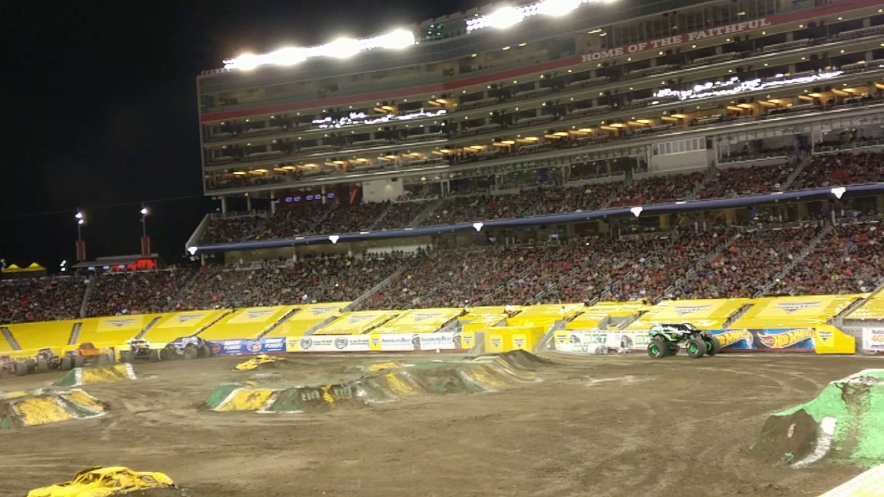Monster Jam 2017 - "Mutant" performance in freestyle round - YouTube