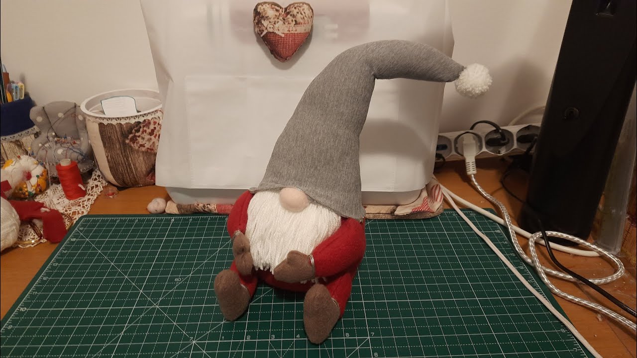 Tutorial Gnomo di Natale di stoffa fai da te semplice - YouTube
