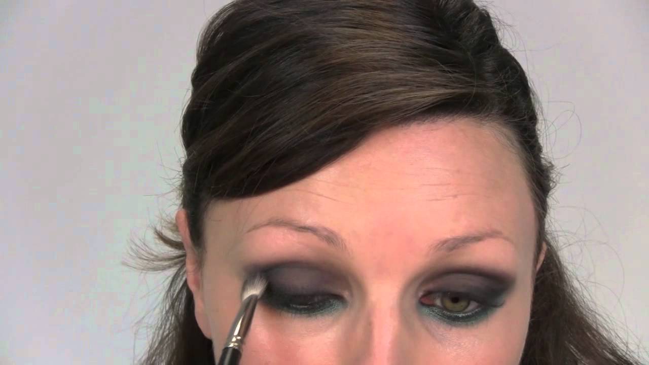 SIMPLE CLASSIC SMOKEY EYE MAKE-UP TUTORIAL - YouTube