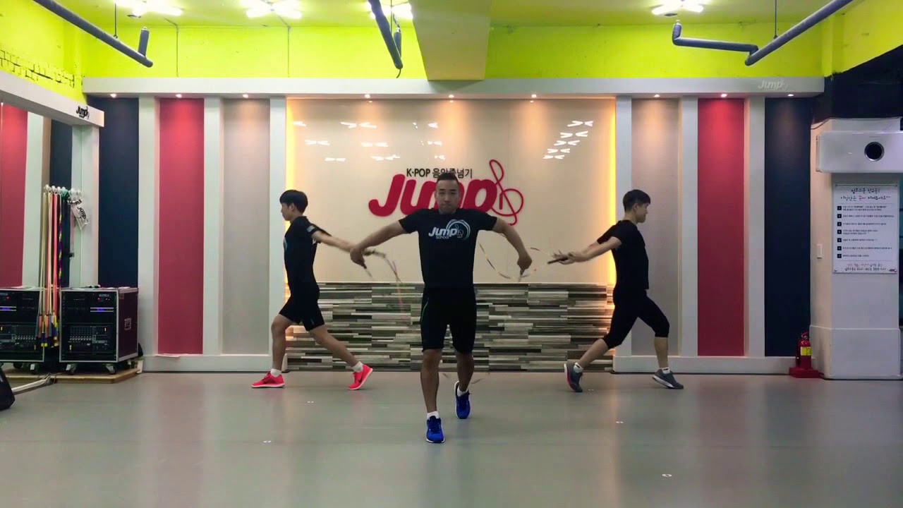 [점프스쿨 K-POP JUMP 음악줄넘기] 방탄소년단 - DNA - YouTube