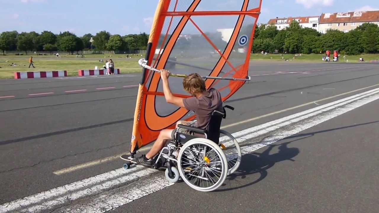 Rollstuhllandsurfen auf dem Tempelhofer Feld - Windskaten Landsurfing ...