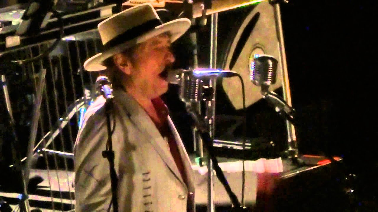 Bob Dylan - Lovesick (Granada, 8/7/2015) - YouTube