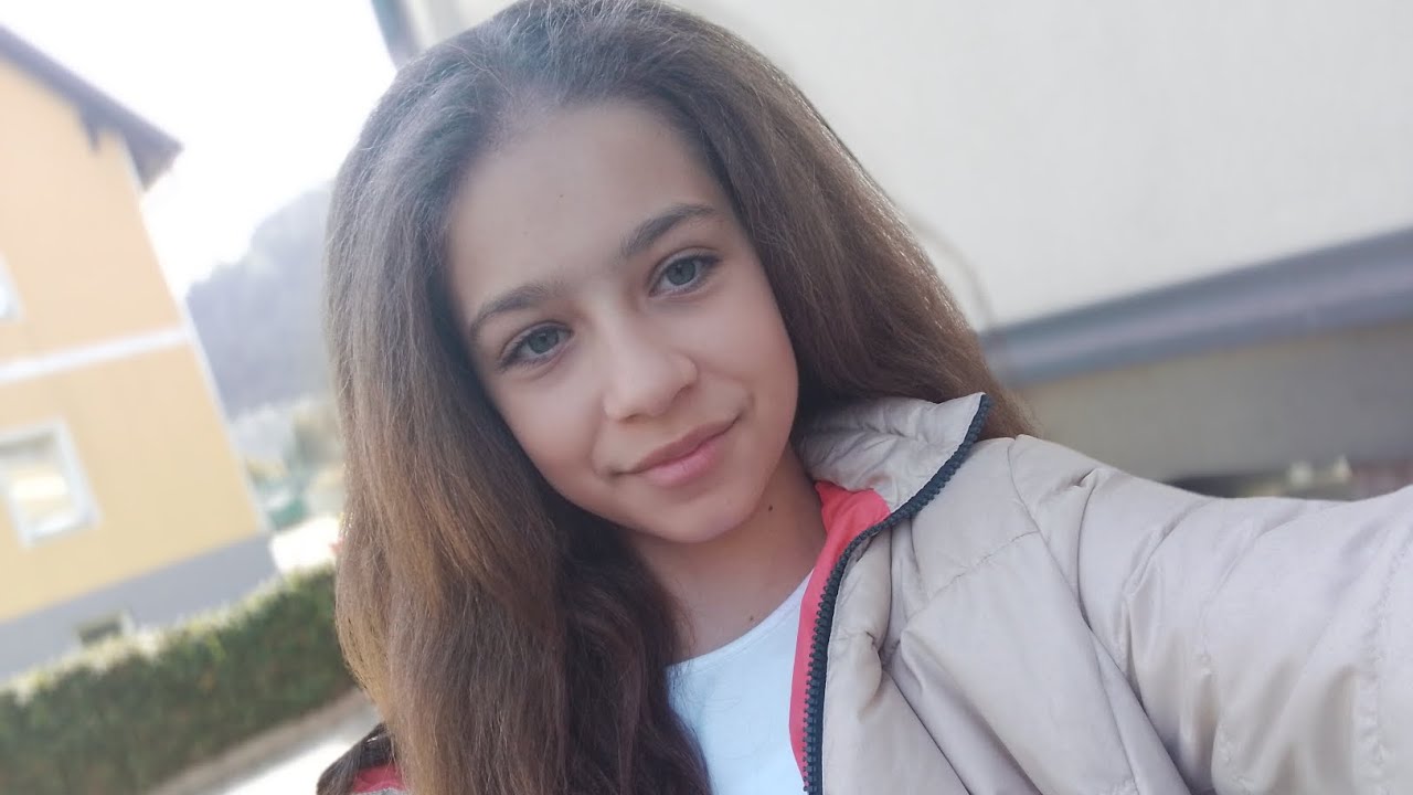 Ana Gloria #79# Vlog in Oras / Am vazut Brad de Craciun!? - YouTube