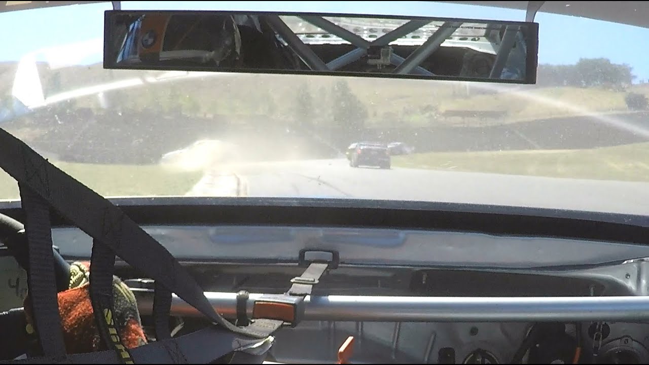 It's fun to lap cars - YouTube