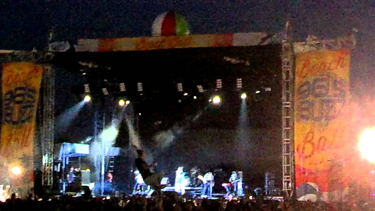 Buzz beach ball kc 2013 - YouTube