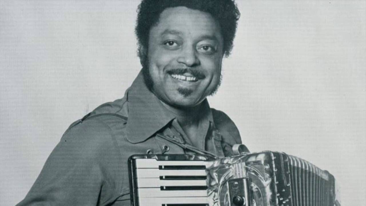 Norman Beaker gets to play with Chuck Berry - YouTube