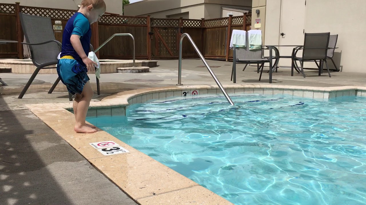 052618 Scuba Diver Jump in (Edmonds) Pool - YouTube