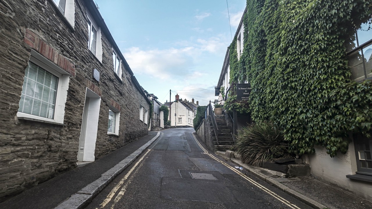 Walking Through the Empty Cornish Streets of BUSY Padstow - YouTube