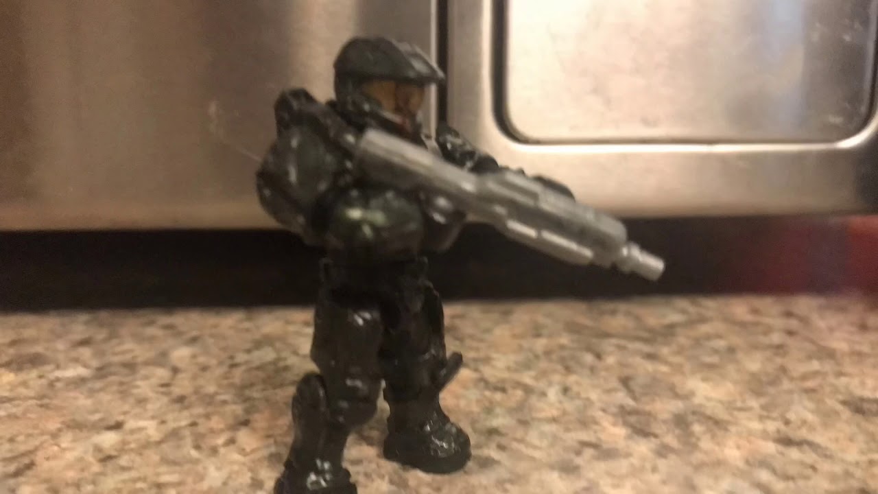 Master chief learning how to reload guns - YouTube