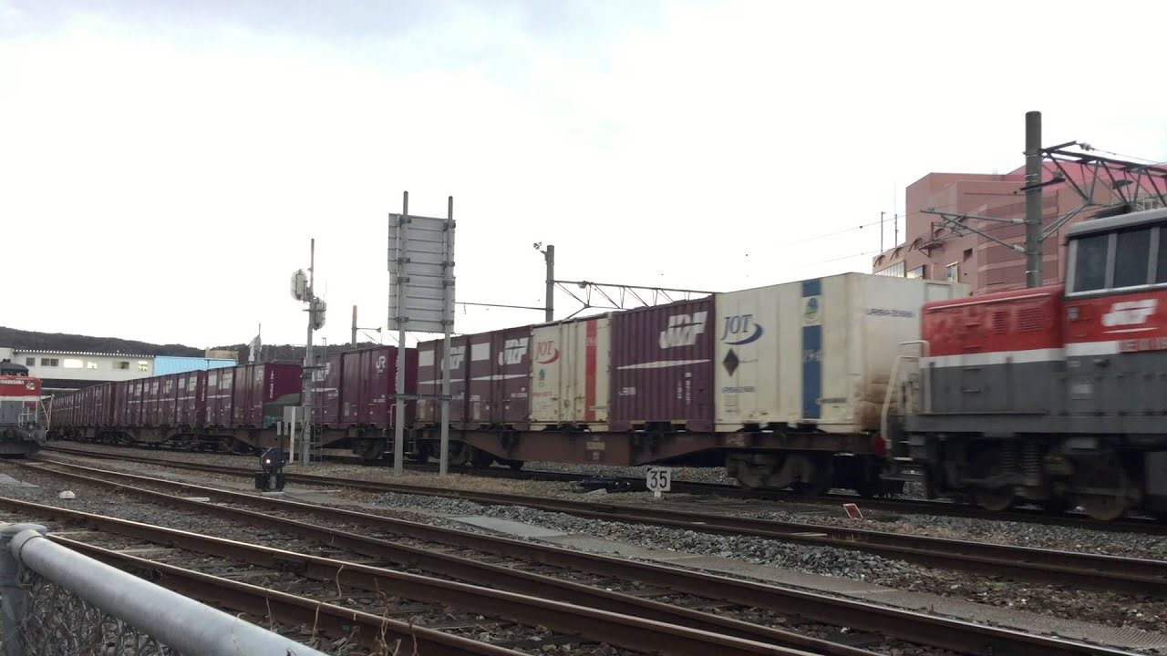 M2A型コンテナ搭載DE10牽引石巻線貨物 - YouTube