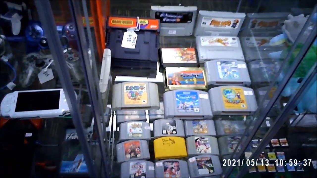 Visiting a New Retro Video Game Store in 2021 - YouTube