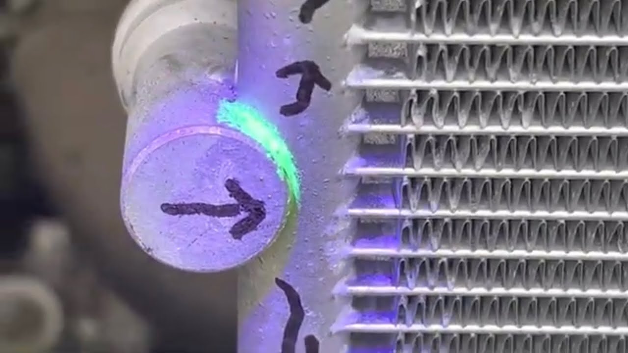 AC UV DYE PREFORMANCE IN BRIGHT SUNLIGHT WITH GOOD UV LIGHT - YouTube