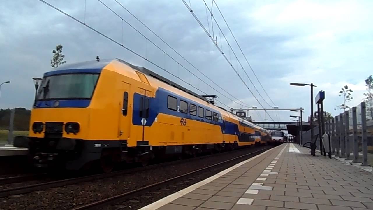 DDZ-6 + DDZ-4 passeren station Helmond Brandevoort I HD - YouTube
