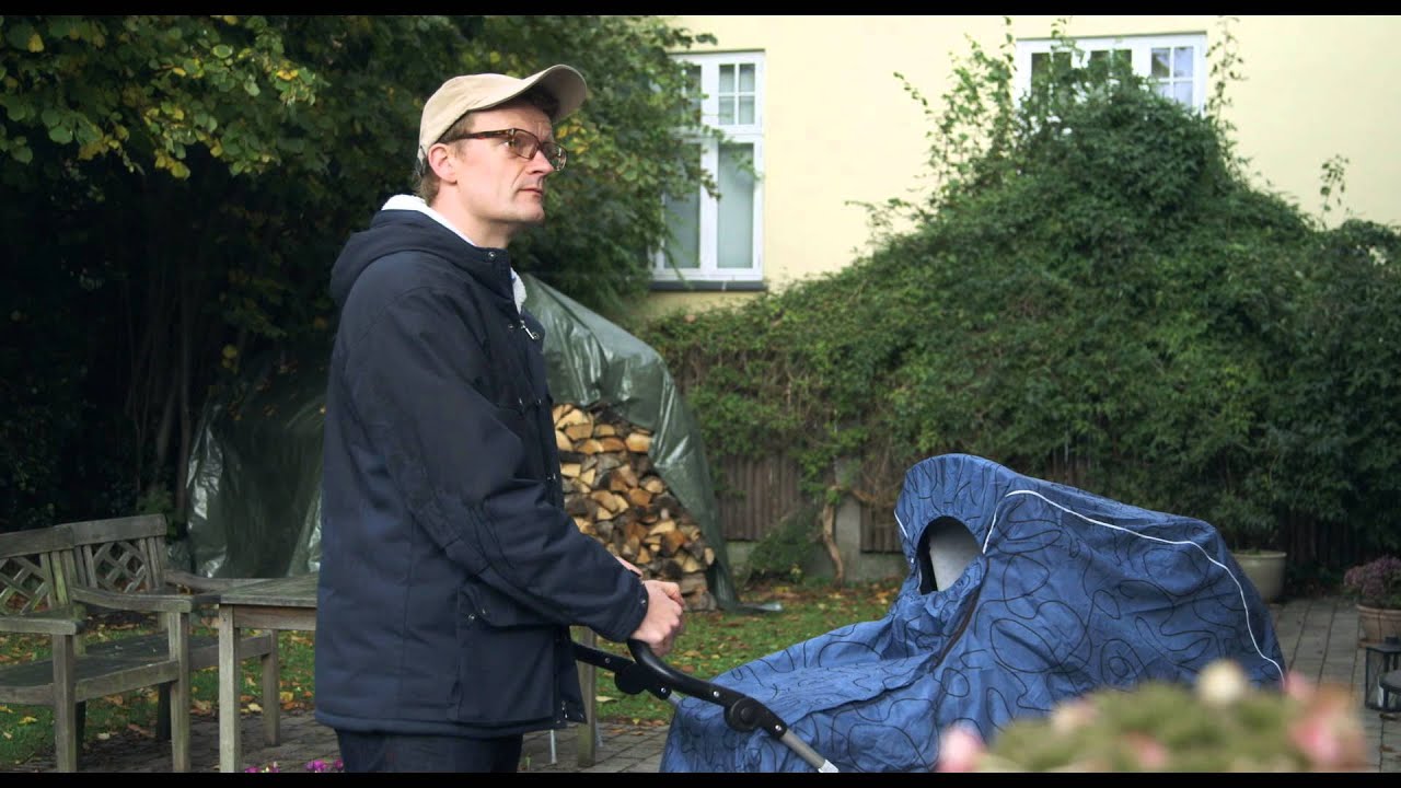 Klip fra Klovn Forever "Frank med barnevogn" - YouTube