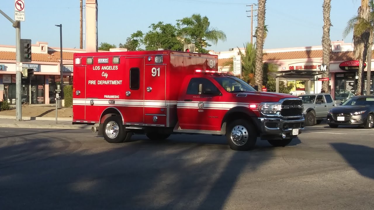 LAFD Rescue 91 Responding and Arriving - YouTube
