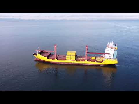 M/V Span asia 25 "meets" M/V Span asia 27 - YouTube