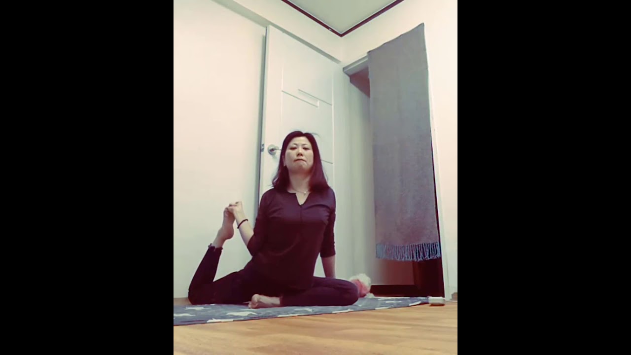 Looks elegant, straight back. Yoga can help. - YouTube