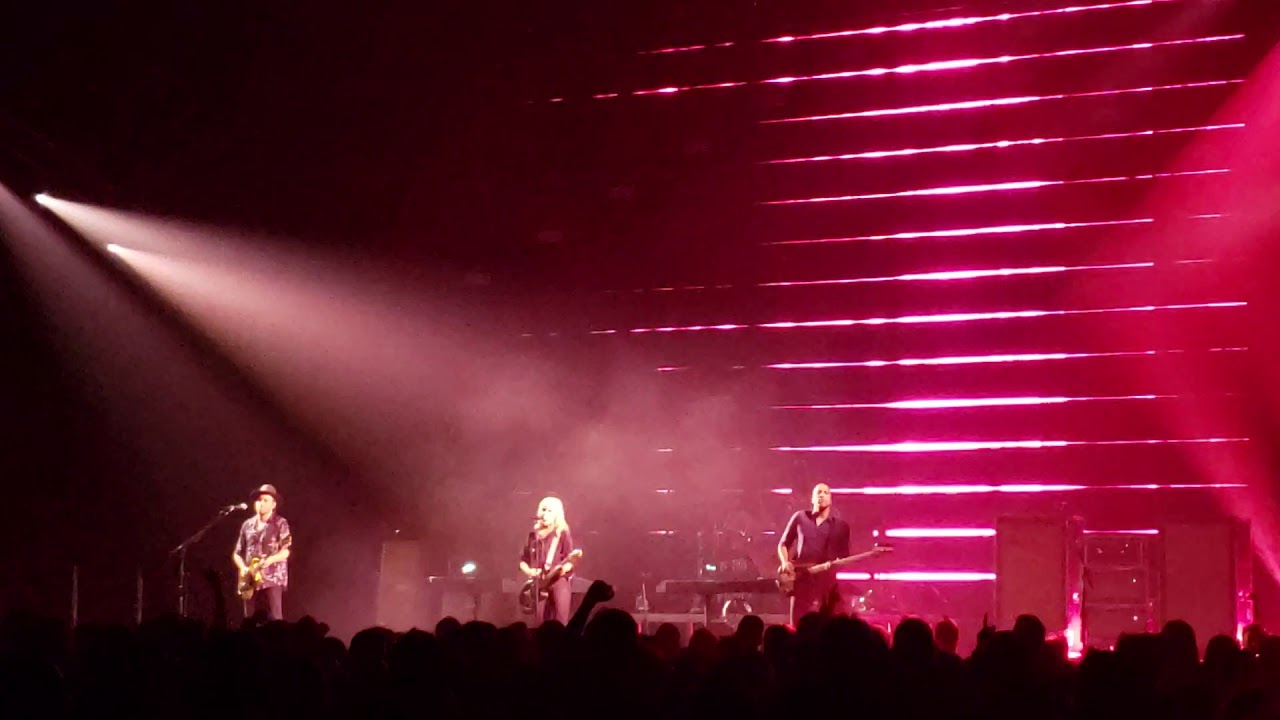 Metric, Calgary, April 20, 2019 - YouTube