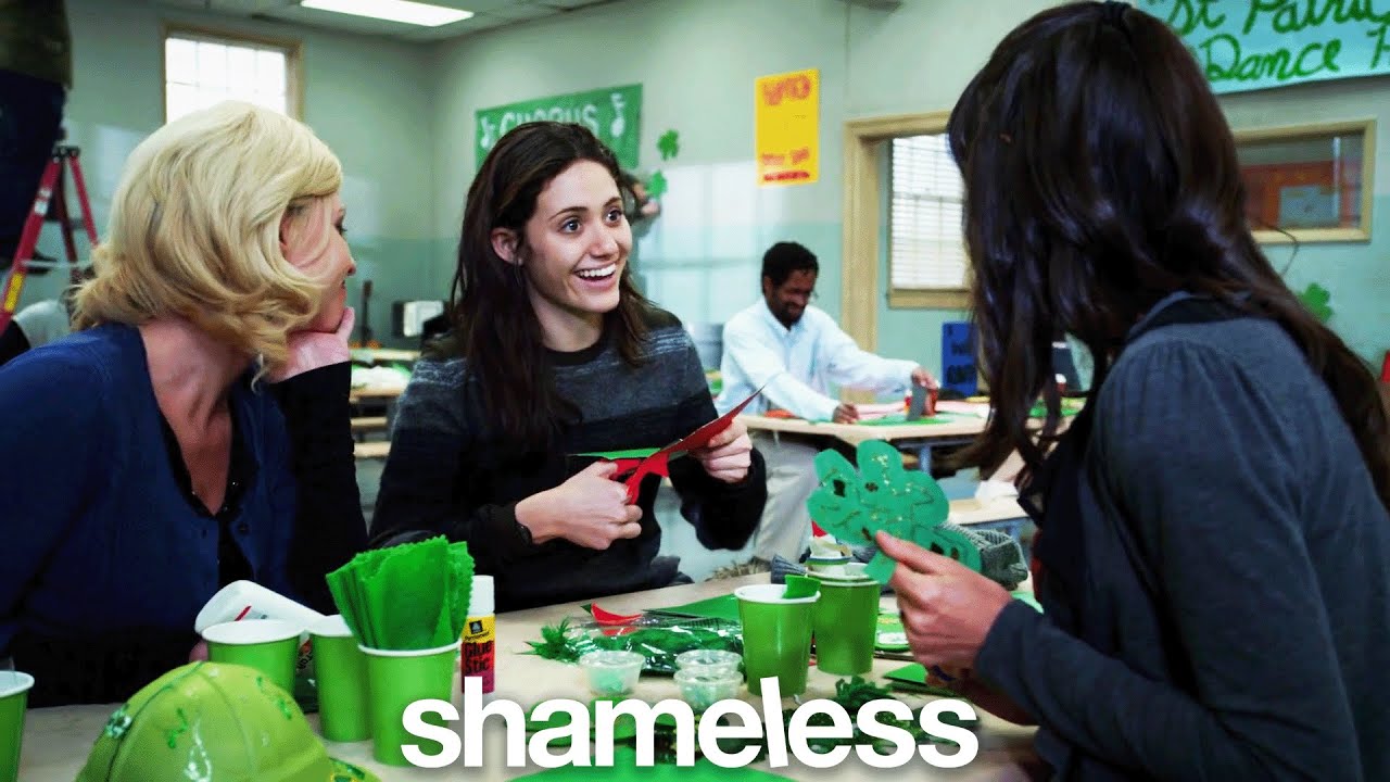Fiona Disturbs the Condescending PTA Moms | Shameless - YouTube