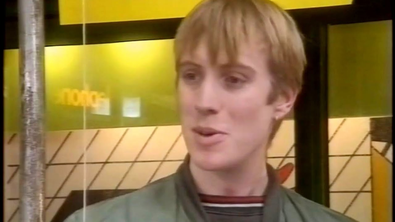 Rhys Ifans (23 years old) in the Series Spatz, Season 2, Episode 3 ...