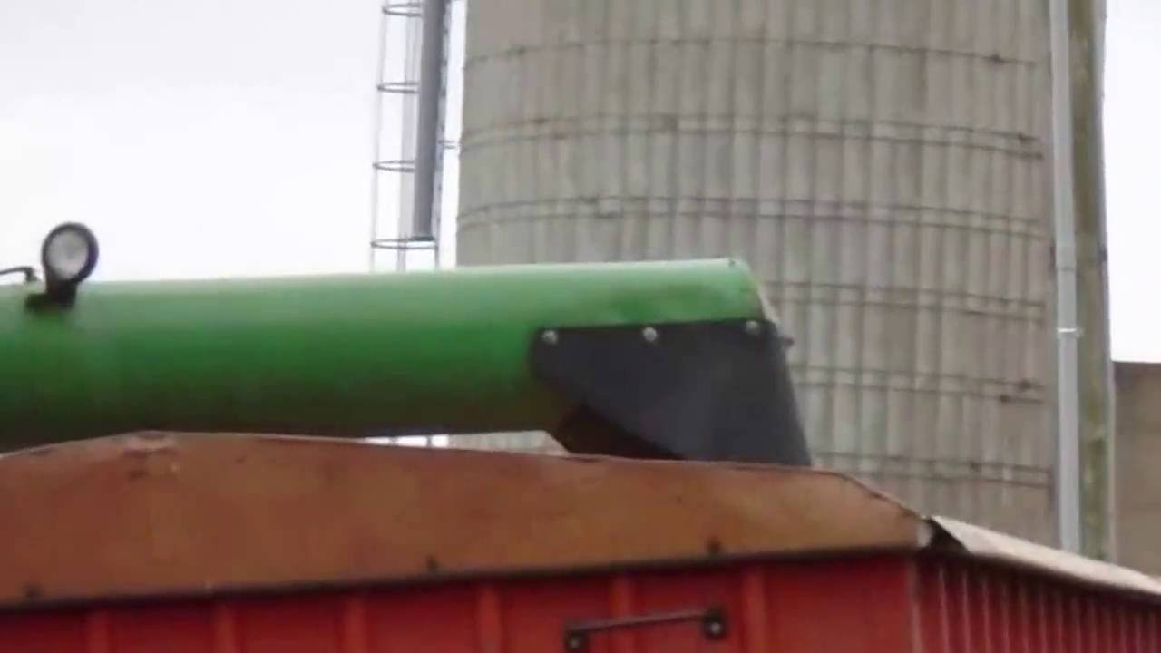 Dumping Corn from Combine into Grain Truck - YouTube