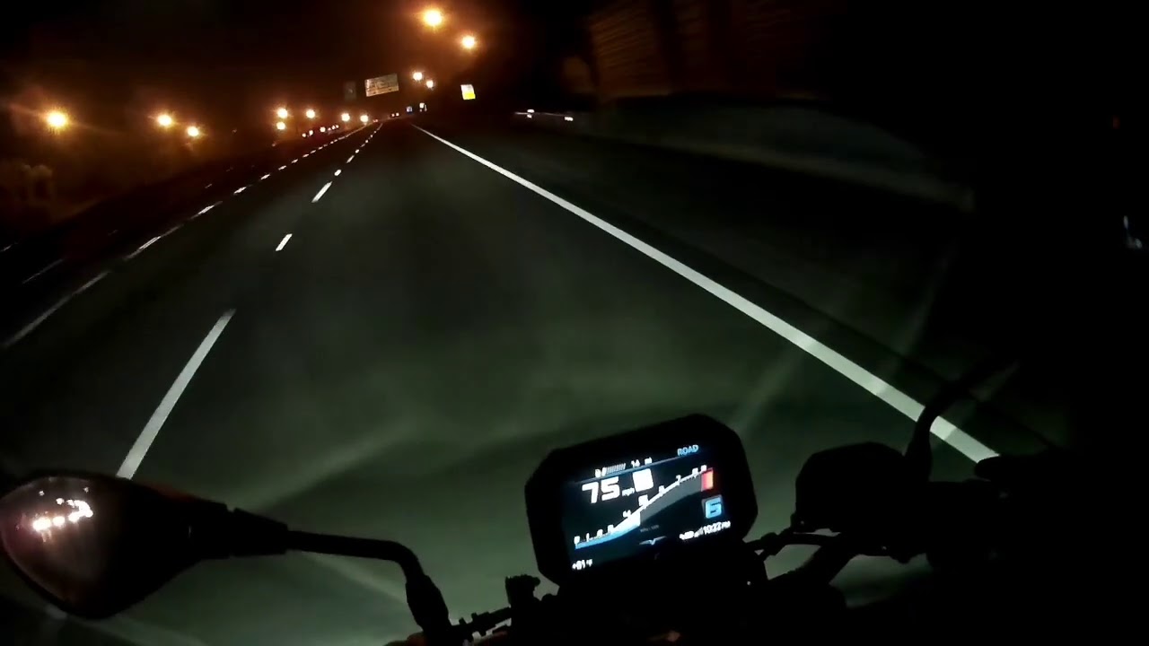 Night ride BMW F900R - YouTube