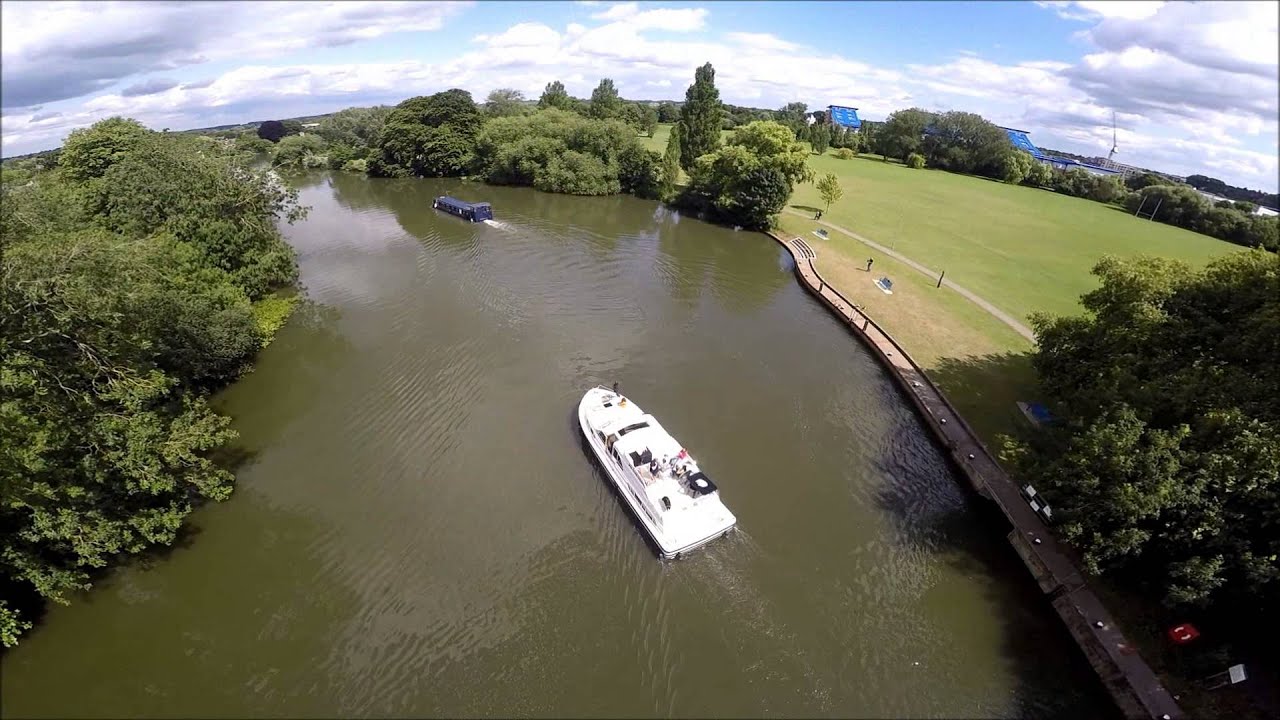 River Thames, King's Meadow, Reading, 25 July 2015 - YouTube