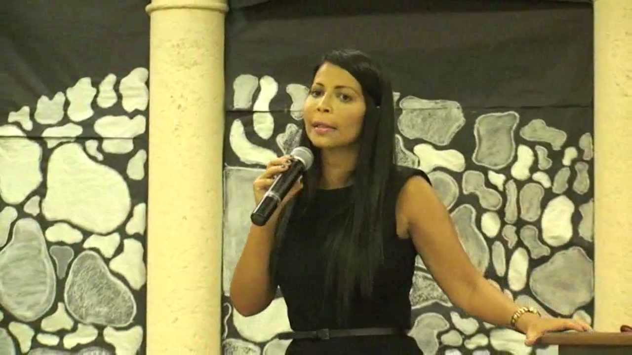 La Taina, de modelo y artista a Exponente de la poderosa palabra de ...