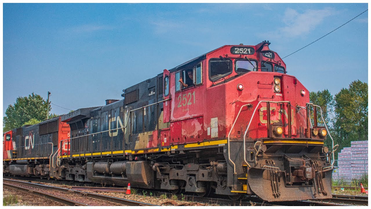 (RARE) CN 2521 Leads K582 Through New Westminster. - YouTube