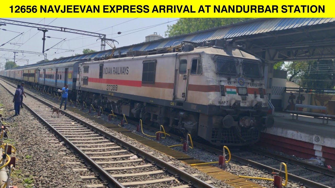 12656 Navjeevan Express Arriving Nandurbar Railway Station | Onboard ...