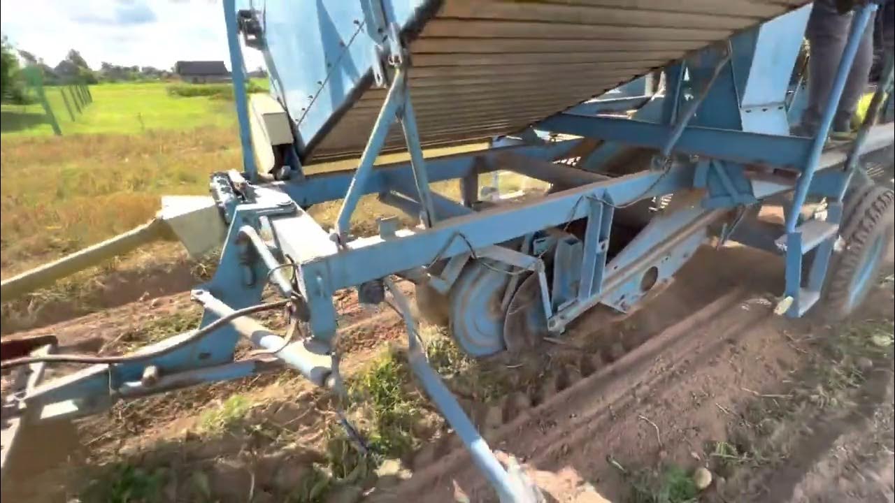 T-25 darbībā ar kartupeļu kombainu Anna Z-644 - YouTube